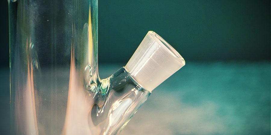 A Deeper Look At How Bongs Work - Zamnesia Blog