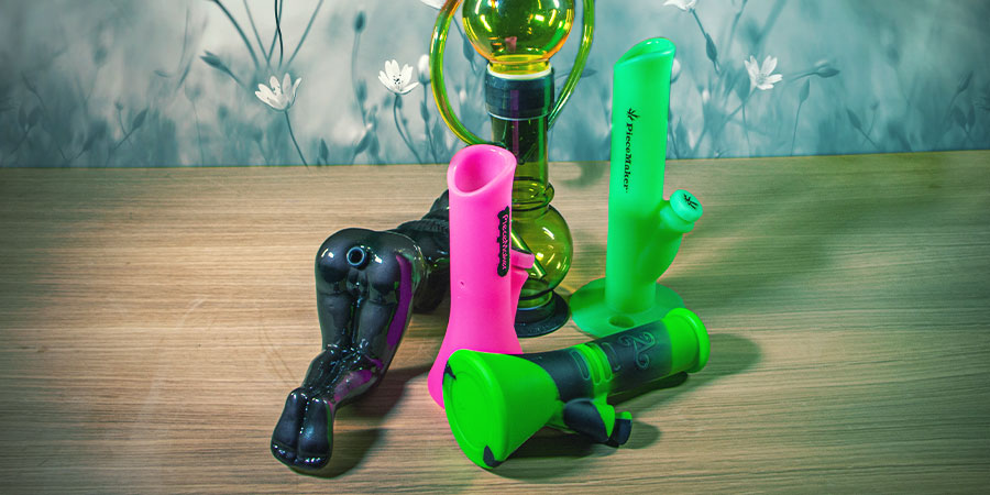 How To Set Up And Smoke A Bong: A Step-By-Step Guide - Zamnesia Blog